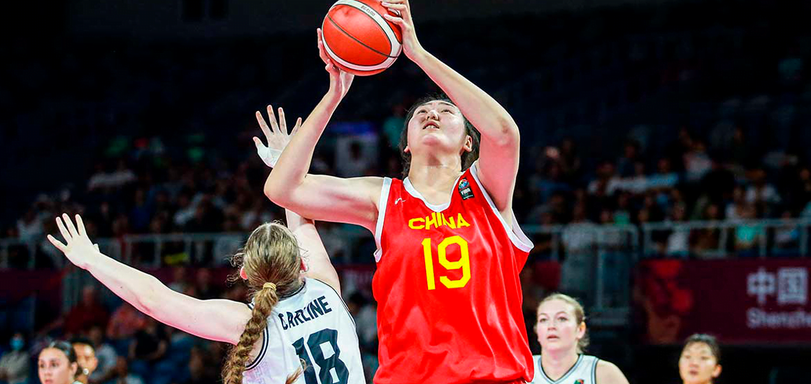 Joven tiene 17 años y mide 2.20 metros; brilla en el basquetbol ...